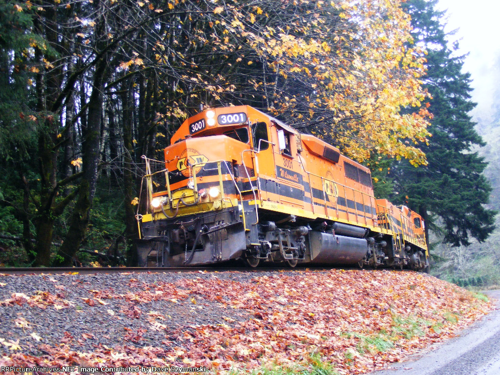 A closer view of the westbound Toledo Hauler taking the curve on Nov. 1,2014. Led by GP40-2 3001 ...